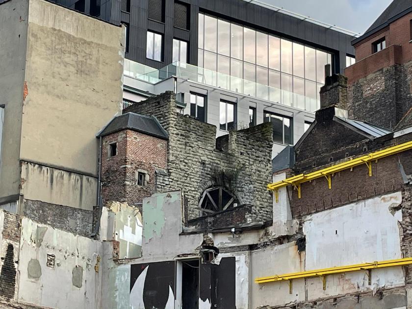 Gezien: middeleeuwse toren (even) zichtbaar door werken | BRUZZ