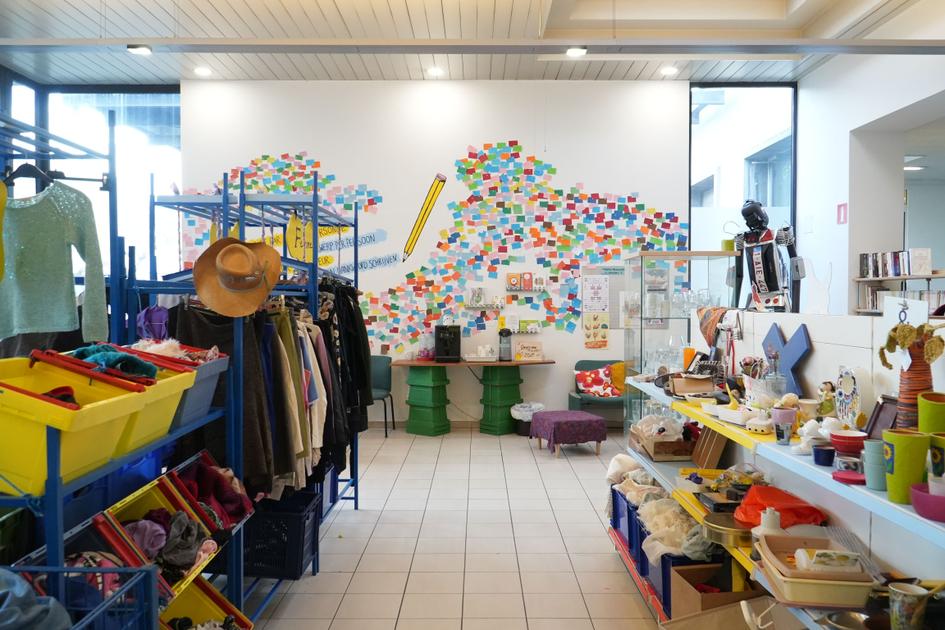 Gratis winkel op zoek naar spullen: 'Denk aan ons bij de ...