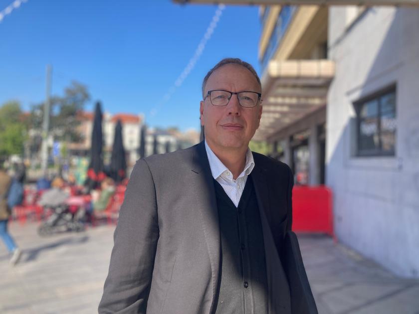 Drugsexpert Alex Stevens breekt lans voor 'gefaseerde legalisering' | BRUZZ