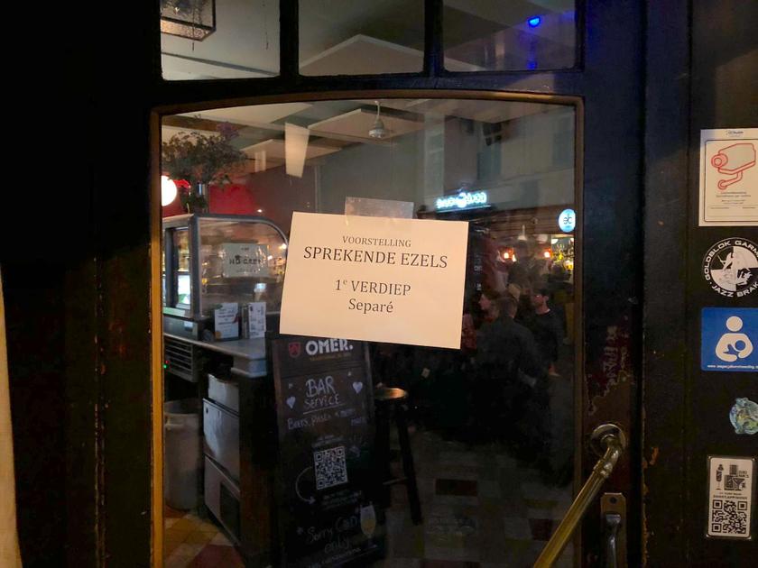Vrij podium 'De Sprekende Ezels' moet op zoek naar nieuwe locatie | BRUZZ