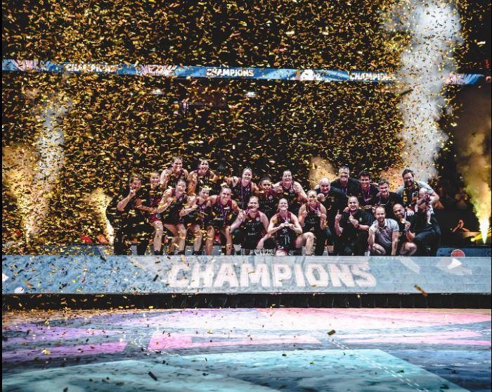 Belgian Cats worden gehuldigd op Grote Markt na overwinning in EK ...