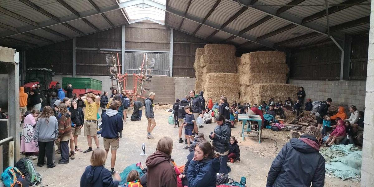 Vertraging, pech en omweg via Mechelen: Chiro Wacko in holst van de ...