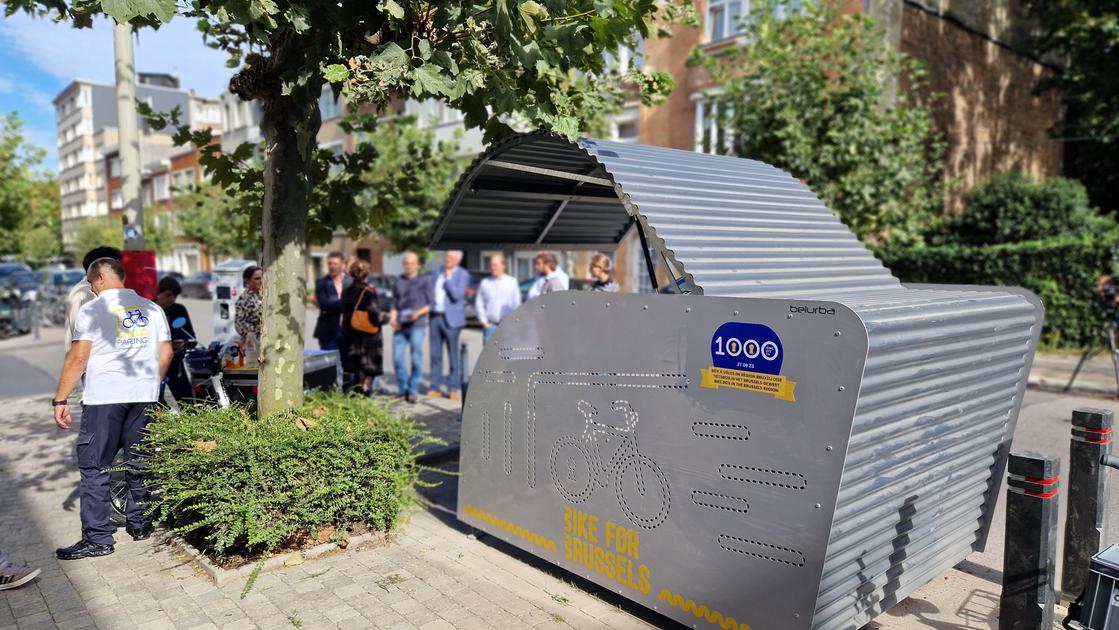 Duizendste Brusselse Fietsbox ingehuldigd in Schaarbeek | BRUZZ