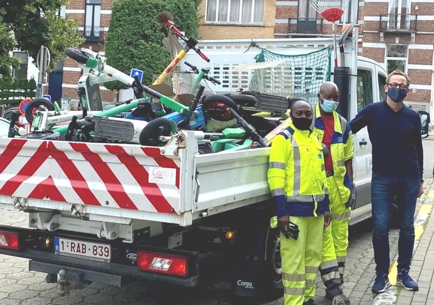 Ukkel zet parkeerverbod voor steps door, ondanks eengemaakt Brussels ...