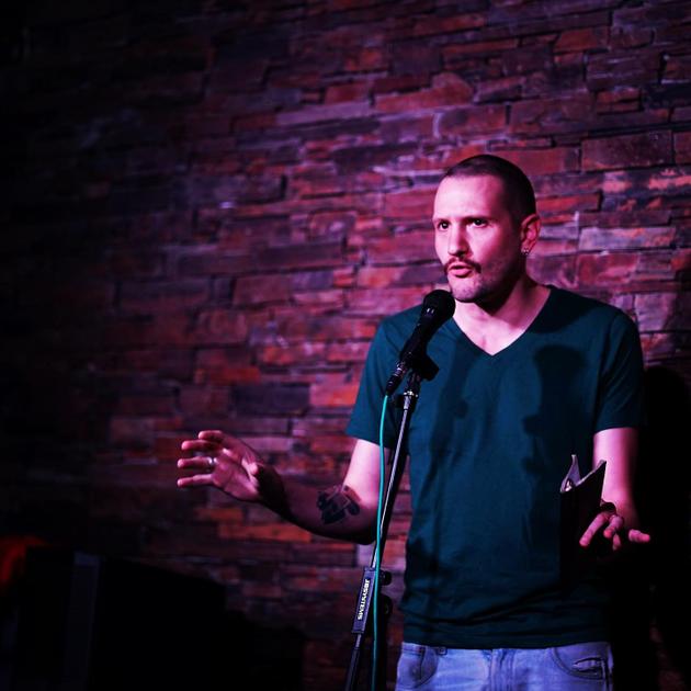 Brusselse gids Quinten Leon strandt in finale Humo's Comedy Cup | BRUZZ