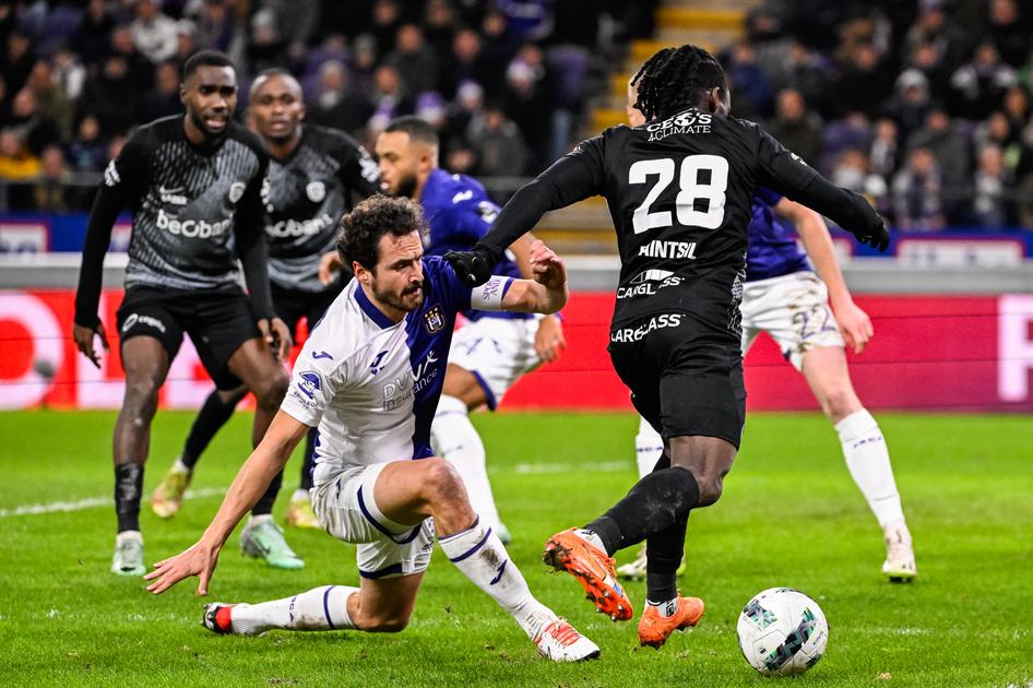 Anderlecht trekt zonder Delaney, Sardella, Amuzu en Raman op stage naar ...
