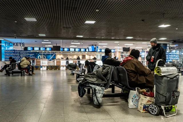 NMBS stelt vanaf zondagnacht Zuidstation open voor daklozen | BRUZZ
