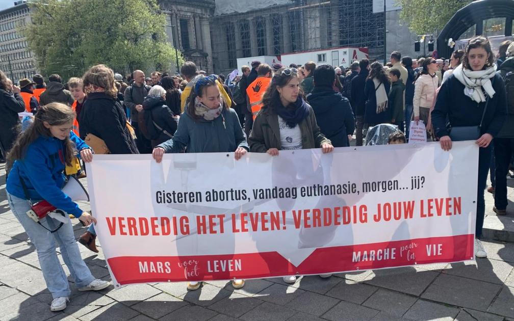 Pro-lifebetoging 'Mars voor het leven' trekt door Brussel | BRUZZ