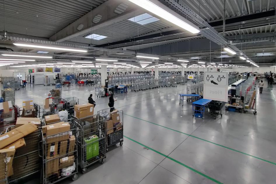 Eerste koolstofneutrale distributiecentrum van bpost in Evere ...