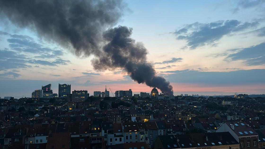 Hoe gevaarlijk was de rookpluim boven Brussel? 'Rook in principe altijd ...