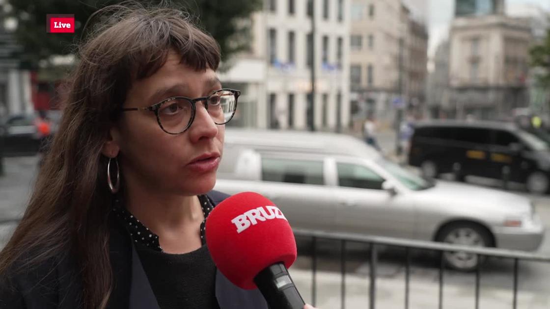 Burgercollectief houdt symbolische begrafenis voor lage-emissiezone | BRUZZ
