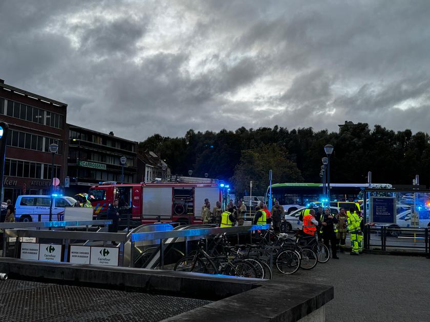 Metrostations Roodebeek en Tomberg ontruimd door brand: zes personen ...