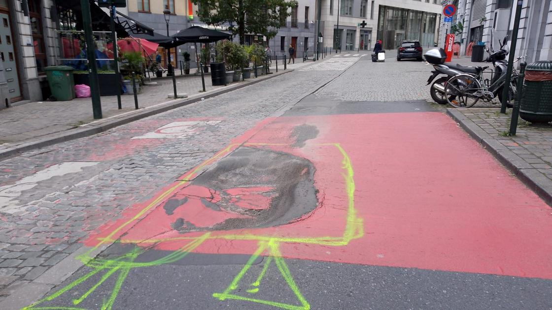 Verschillende bussen omgeleid in centrum door wegverzakking | BRUZZ