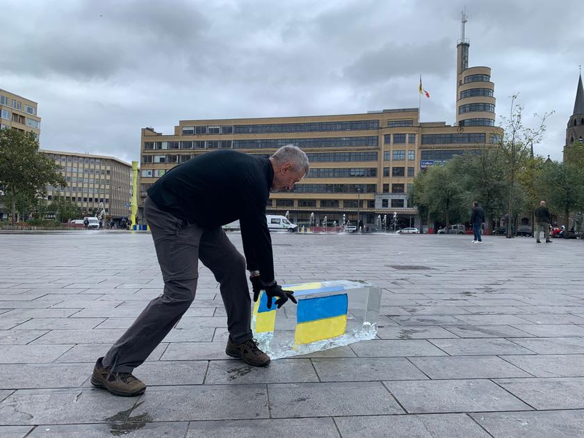 Gezien: ijsblok-performance moet tanende aandacht voor Oekraïne nieuw ...
