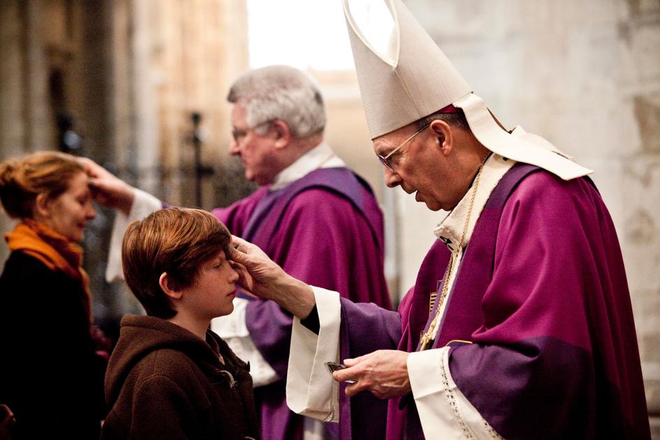 40 dagen vasten voor katholieken van start: 'Tijd voor inkeer' | BRUZZ