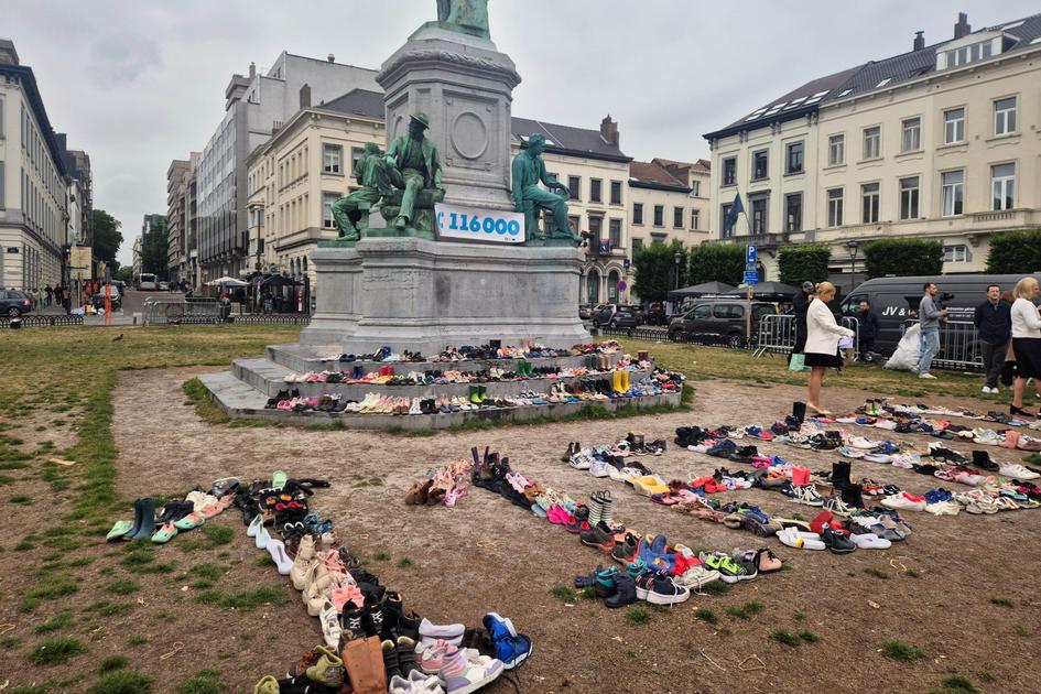Honderden schoentjes op Luxemburgplein moeten noodlijn vermiste ...