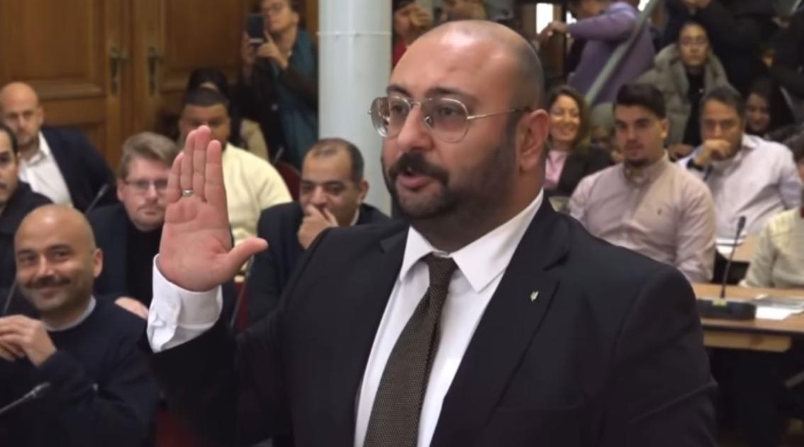 Omstreden Molenbeekse schepen Kalandar zal stap opzijzetten, zegt PS ...