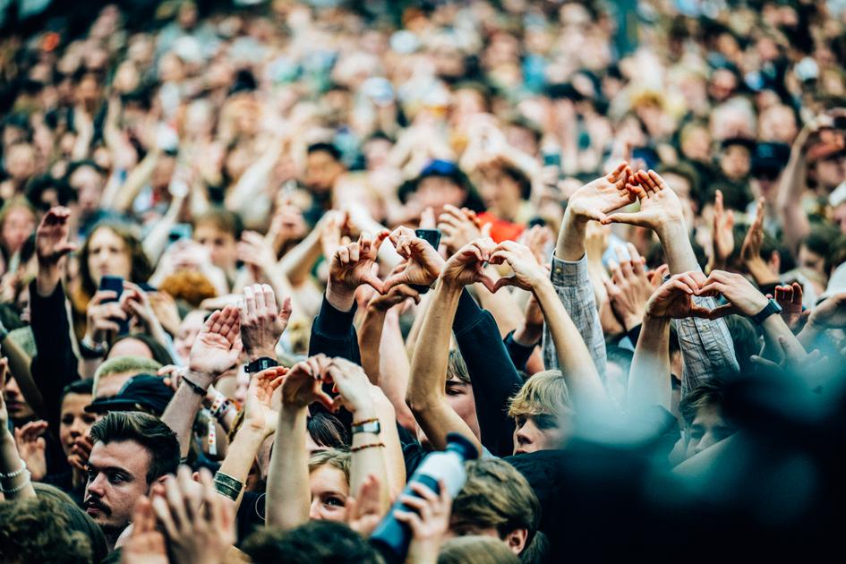 Festival ‘Show Up for Humanity’ op 20 september aan het Atomium | BRUZZ