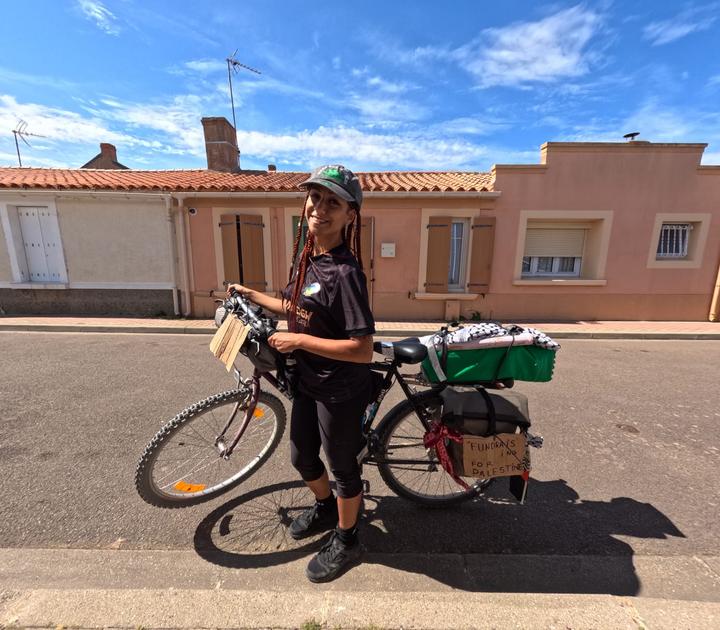 Yousra Sihuay (23) fietst voor Palestina: 'Soort vakantie, maar dan met ...