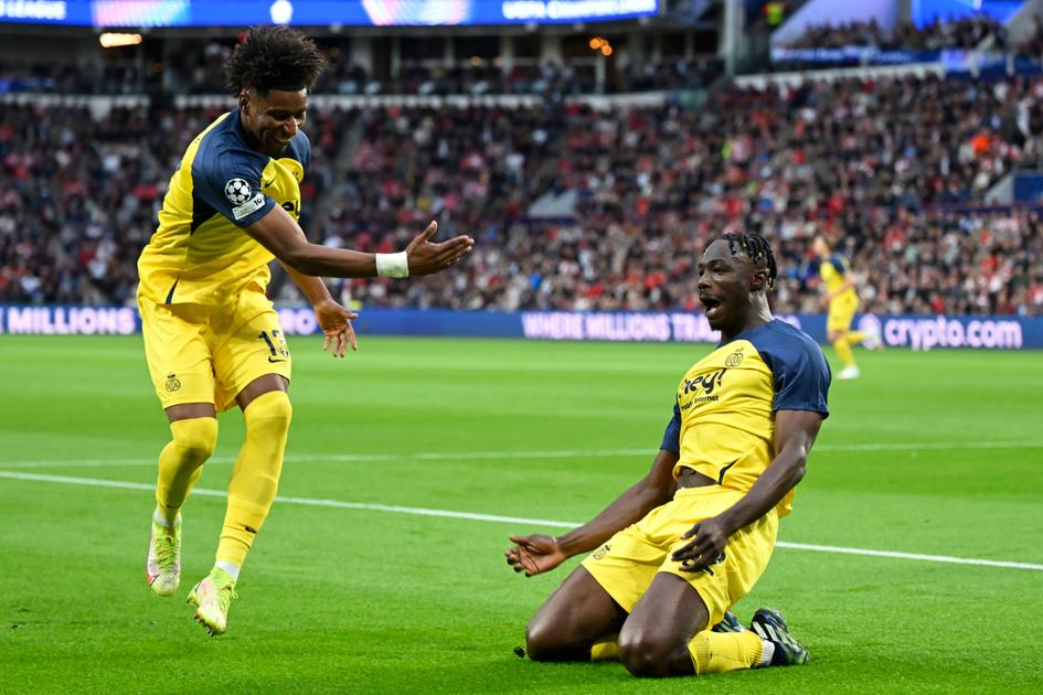 Leicht perling desnuda