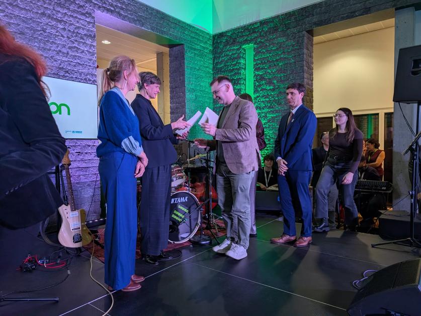 Vlaanderen brengt hulde aan ontheemde Oekraïners in Brussel | BRUZZ