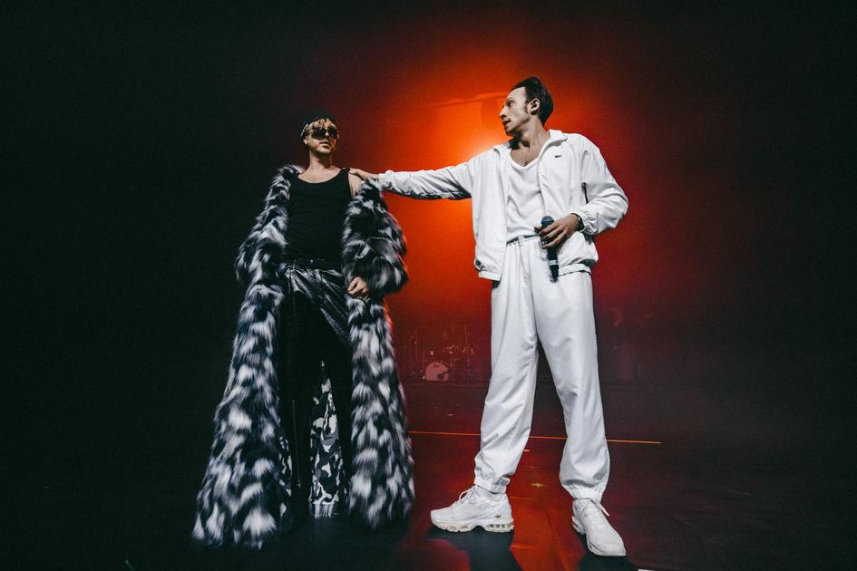 Roméo Elvis en Oscar and the Wolf houden een tricolore feestje in de AB ...