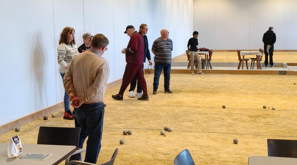 Petanque-spelers stromen massaal toe in nieuwe boulodroom van ...