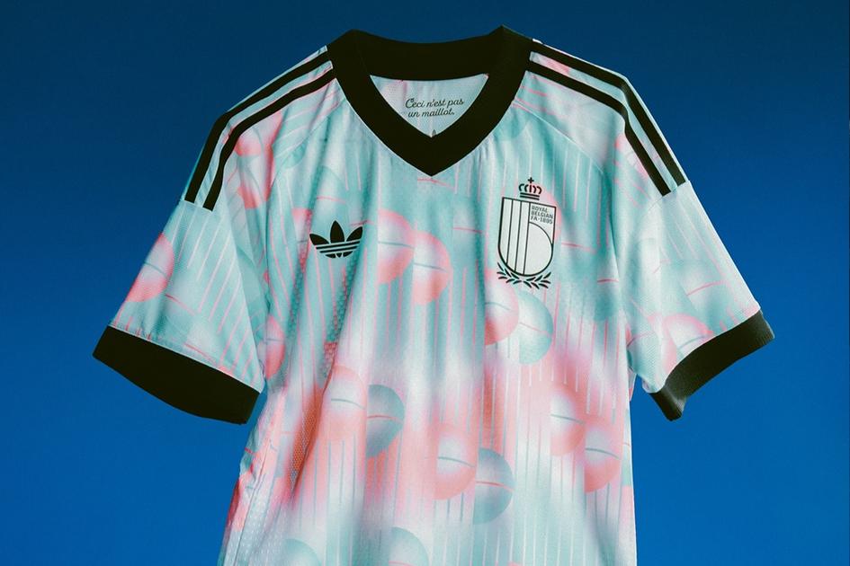 Nieuw uitshirt van Rode Duivels is eerbetoon aan René Magritte | BRUZZ