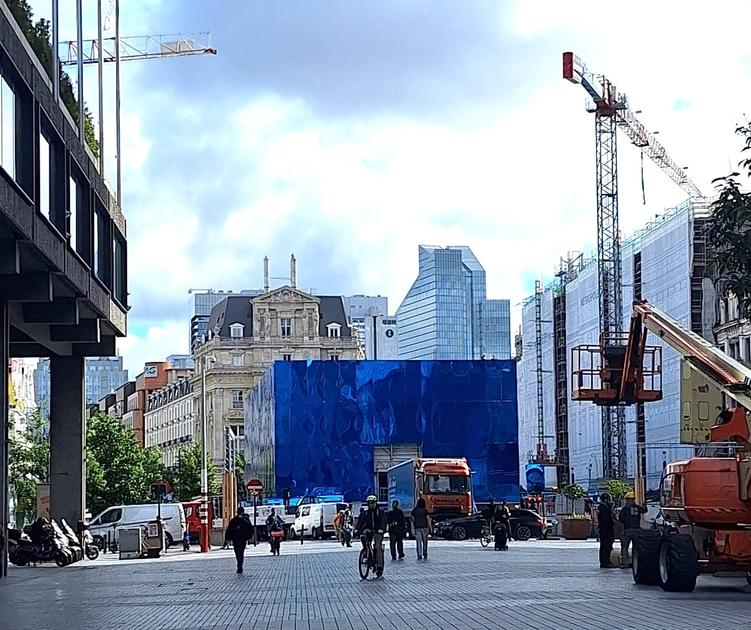 Blauwe kubus met liveshows palmt Brouckèreplein in: ‘Close geeft de ...