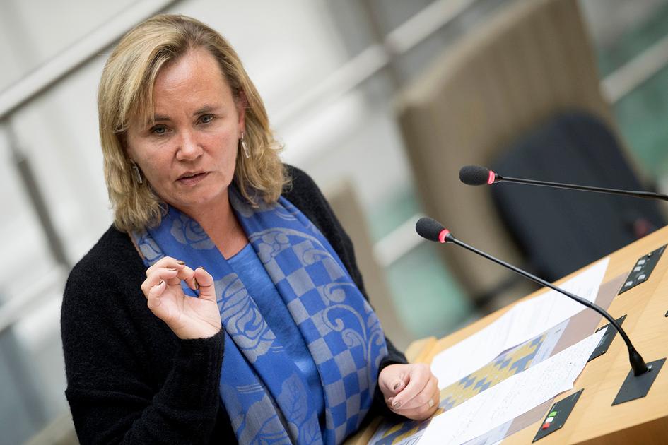 Liesbeth Homans legt eed af als eerste vrouwelijke minister-president ...