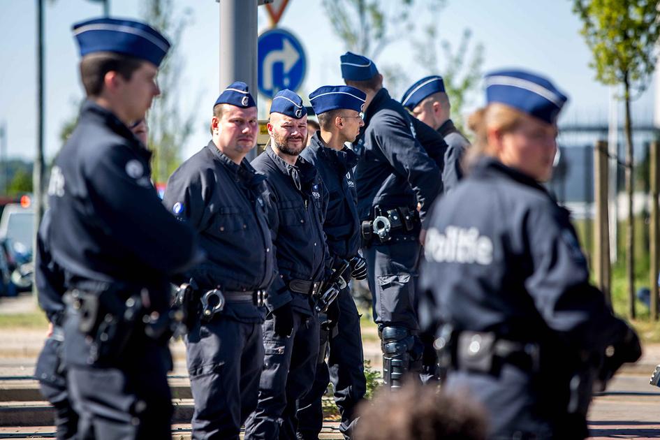 Politie verplicht agenten te komen werken tijdens Europese top | BRUZZ