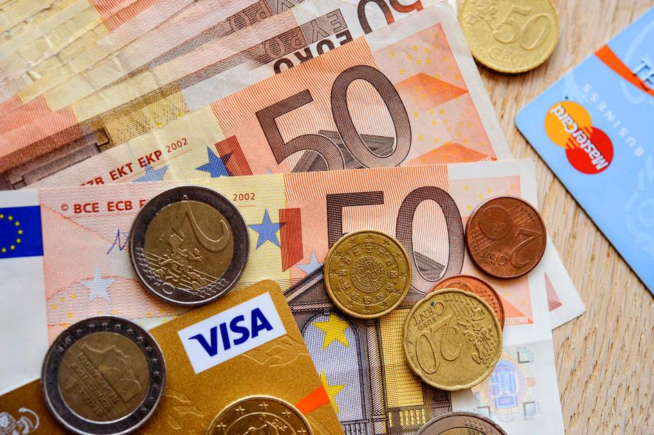 Brusselaar voelt stijgende prijzen het meest en spaart minder | BRUZZ