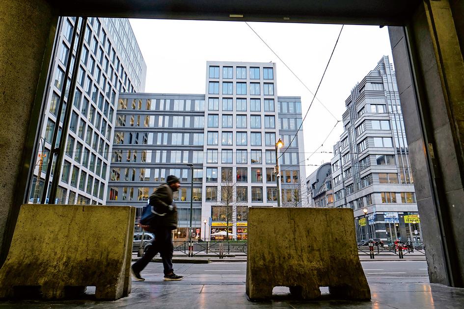 Sans-papier neergestoken aan Zuidstation | BRUZZ