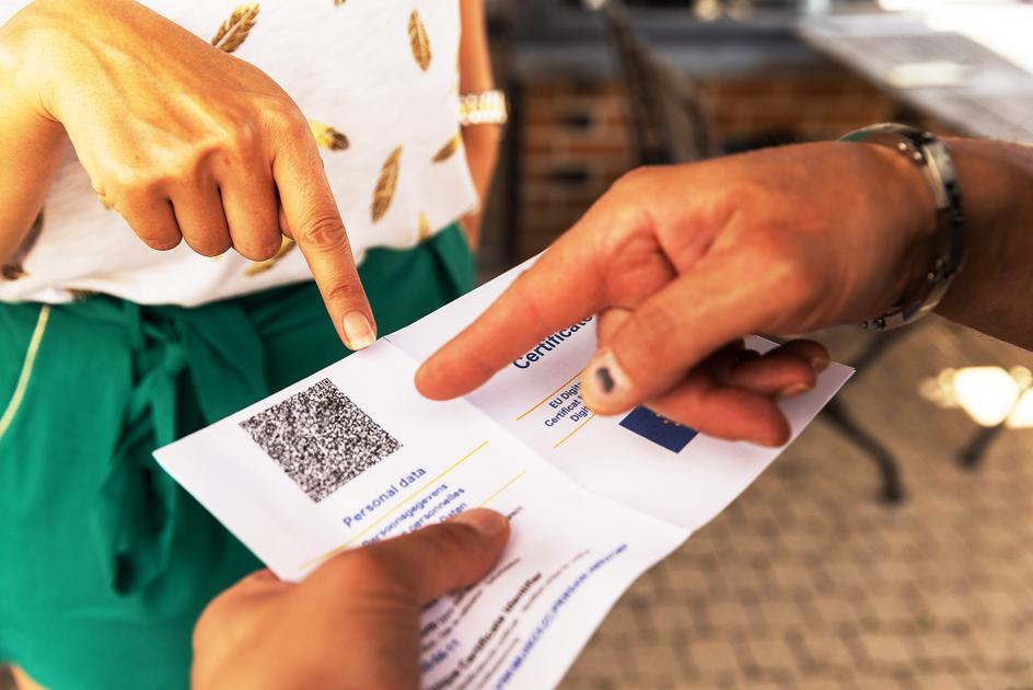 Covid Safe Ticket 11 dagen rood na positieve test | BRUZZ