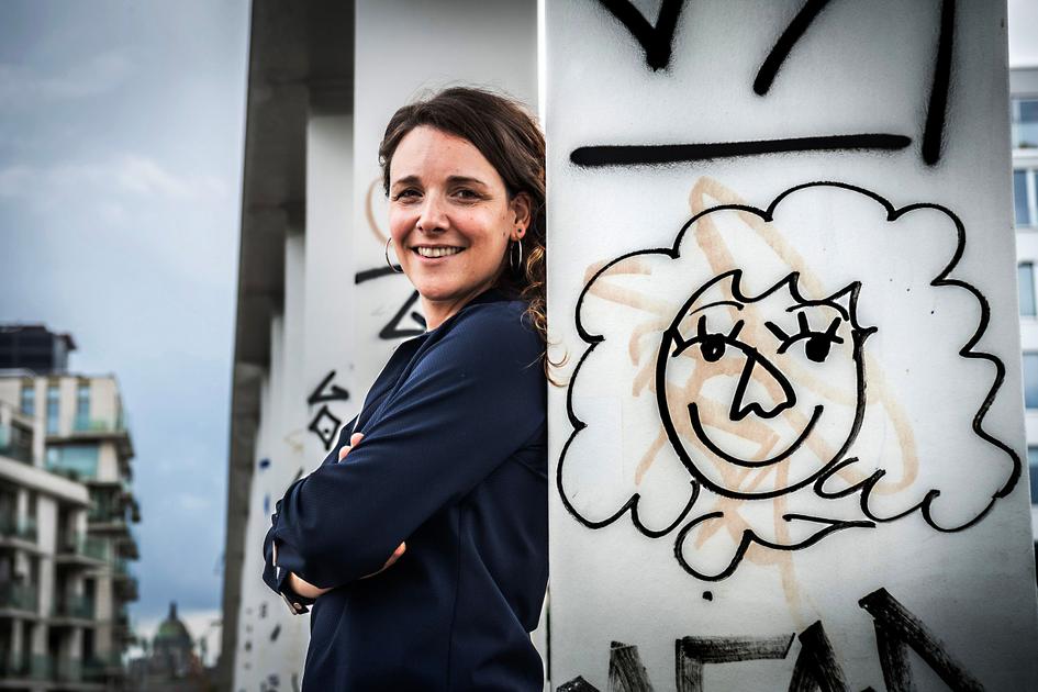 Sofie Peeters schreef over het vrouwenlijf: 'Meisjes aanmoedigen om ruimte in te nemen' | BRUZZ