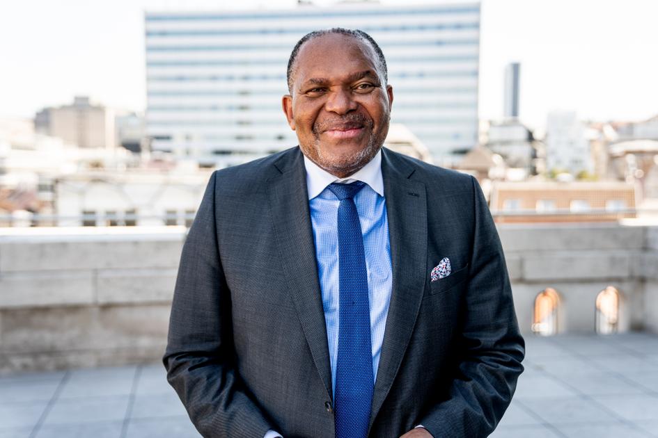 Dan toch in eigen loon snijden? Miljoenenbesparing Brussels parlement ...