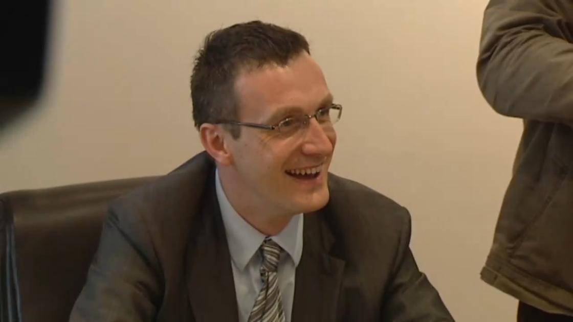 Smet vertrekt met 20 jaar politieke ervaring: een overzicht | BRUZZ