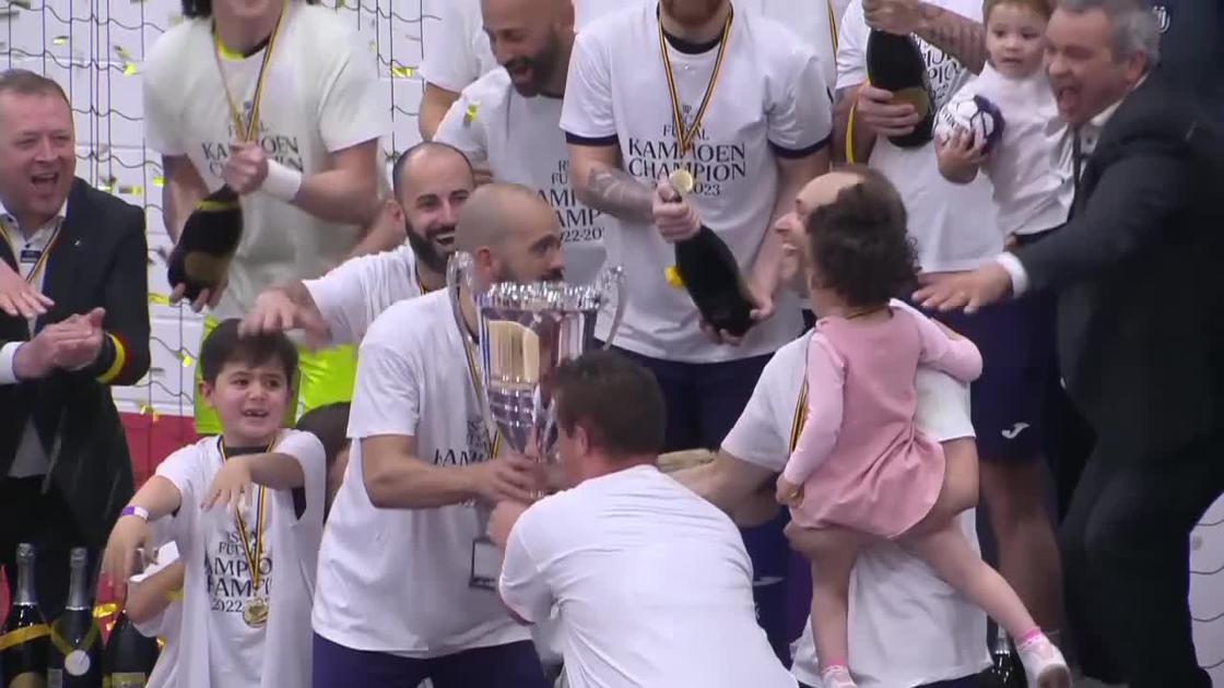 Zaalvoetbalkampioen RSCA Futsal moet volgend seizoen in met nieuwe kern ...