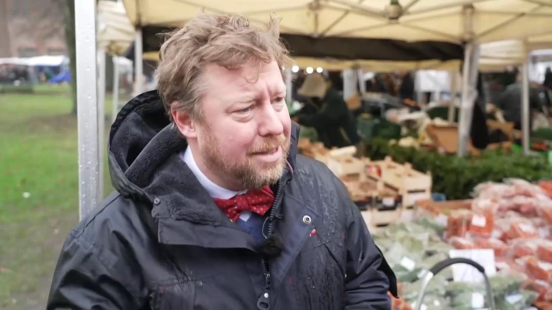 Quentin van den Hove start week als Schaarbeeks burgemeester: 'Hopelijk is er geen ramp' | BRUZZ