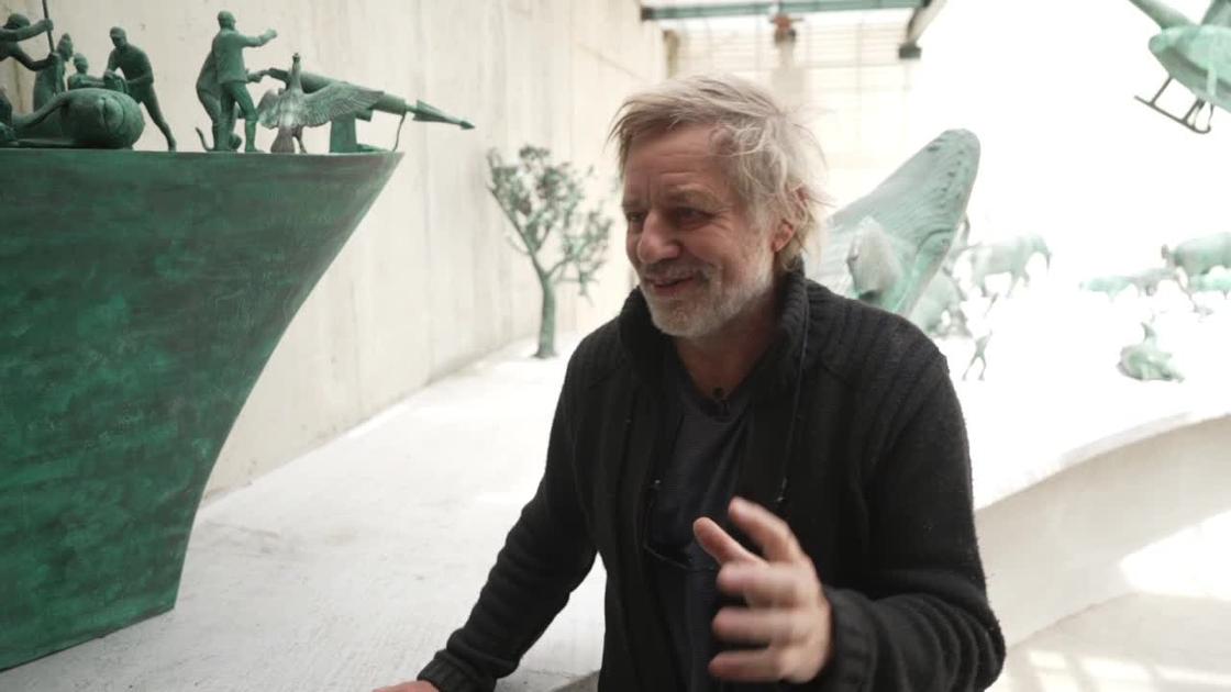 Beeldhouwer Tom Frantzen werkt al 16 jaar aan zijn 'Opmars van de ...