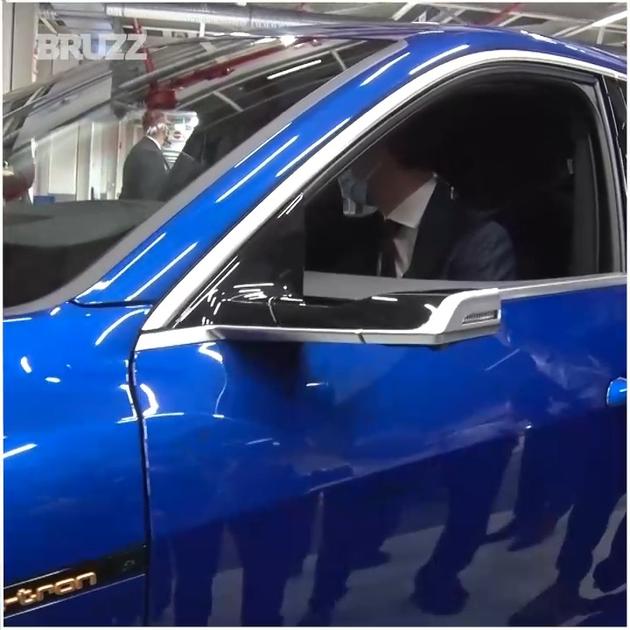 Acht miljoenste wagen rolt van de band bij Audi Vorst | BRUZZ