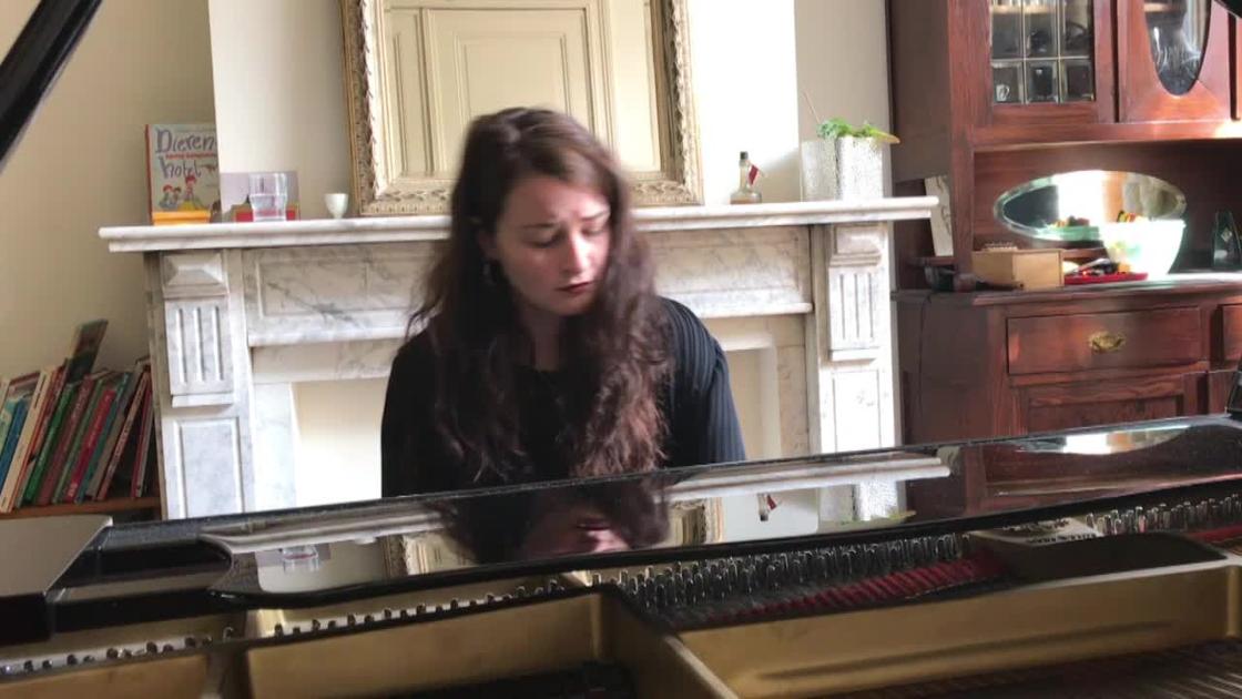Brusselse pianiste Marie François geeft concerten in je huiskamer | BRUZZ