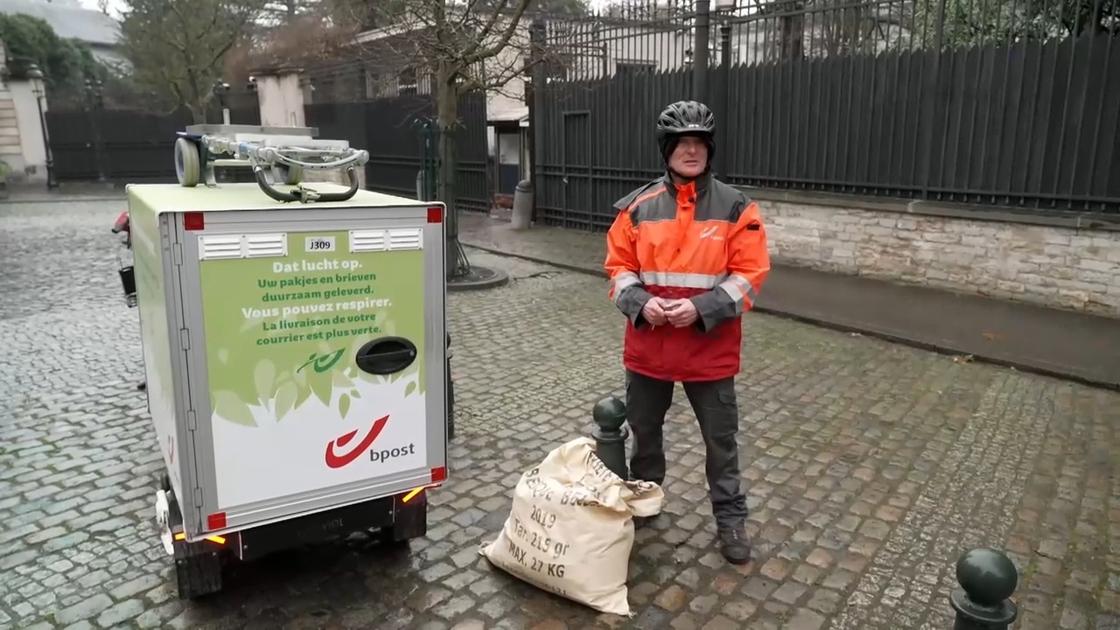 Postbode Dominique bezorgt al 30 jaar pakjes: 'Dat krijgen mensen ...