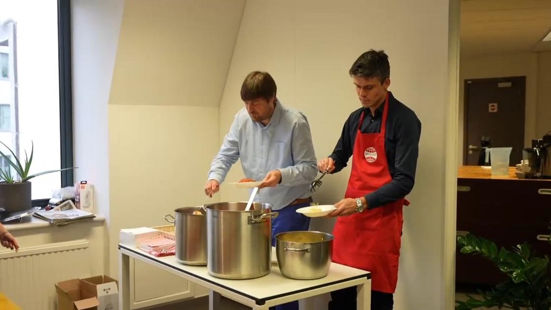Politici proeven spaghetti: 'Saus is voldoende pikant als achterkant ...
