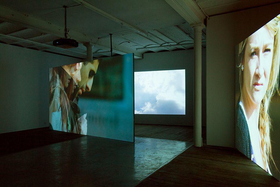 Expo: Beat Streuli: new frontier | BRUZZ