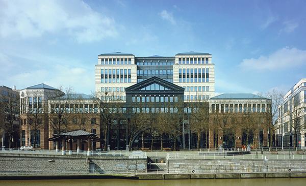 KBC krimpt in aan Havenlaan | BRUZZ