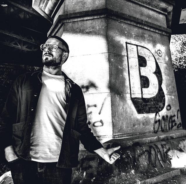 Enfant terrible: acteur, dj en dichter Kevin Bellemans | BRUZZ