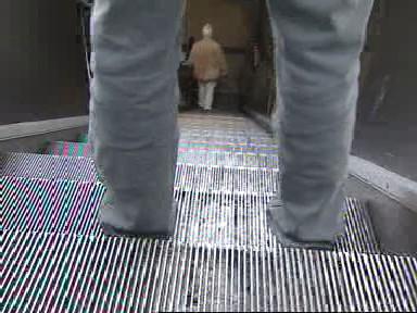 Voet 6-jarige raakt gekneld tussen treden roltrap Noordstation | BRUZZ