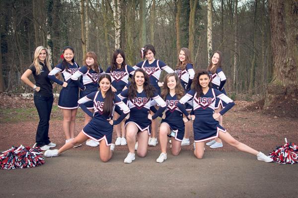 'Cheerleaders moeten hun uniform met eer dragen' | BRUZZ
