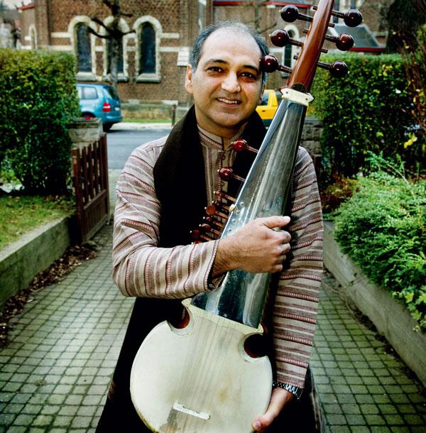 Asad Qizilbash: 'Mijn sarod is mijn kalasjnikov' | BRUZZ